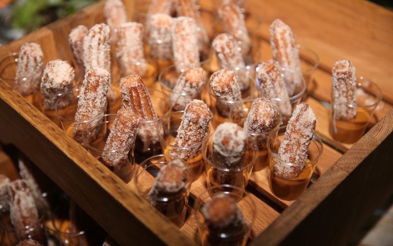 Sips & Dips hosted by Adam Richman – Premier Guide Miami