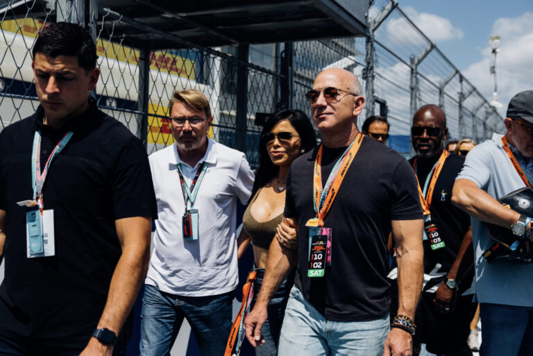 Jeff Bezos and girlfriend, Lauren Sánchez at Formula 1® Crypto.com ...