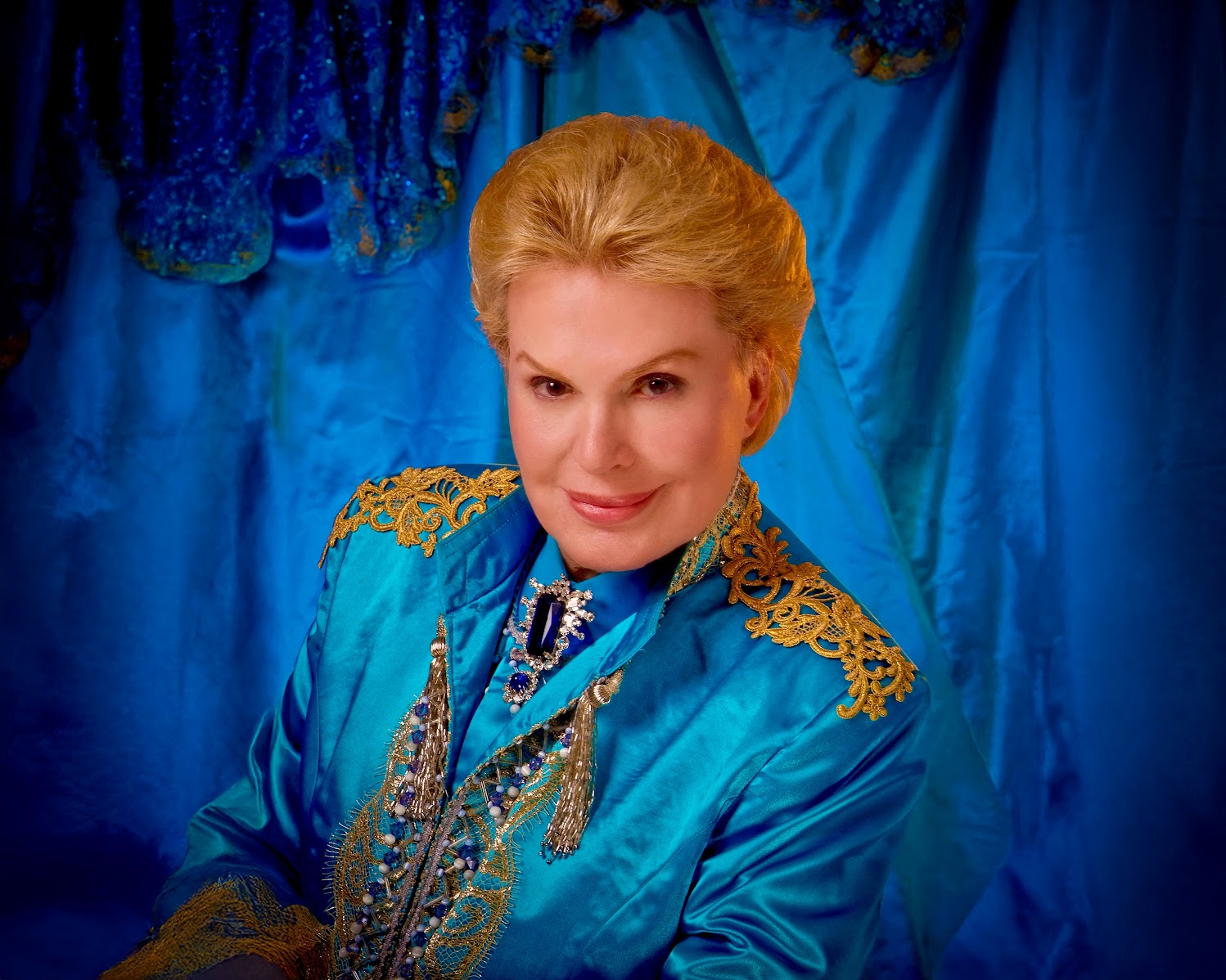 WALTER MERCADO: FE, ESPERANZA Y MUCHO AMOR – Premier Guide Miami