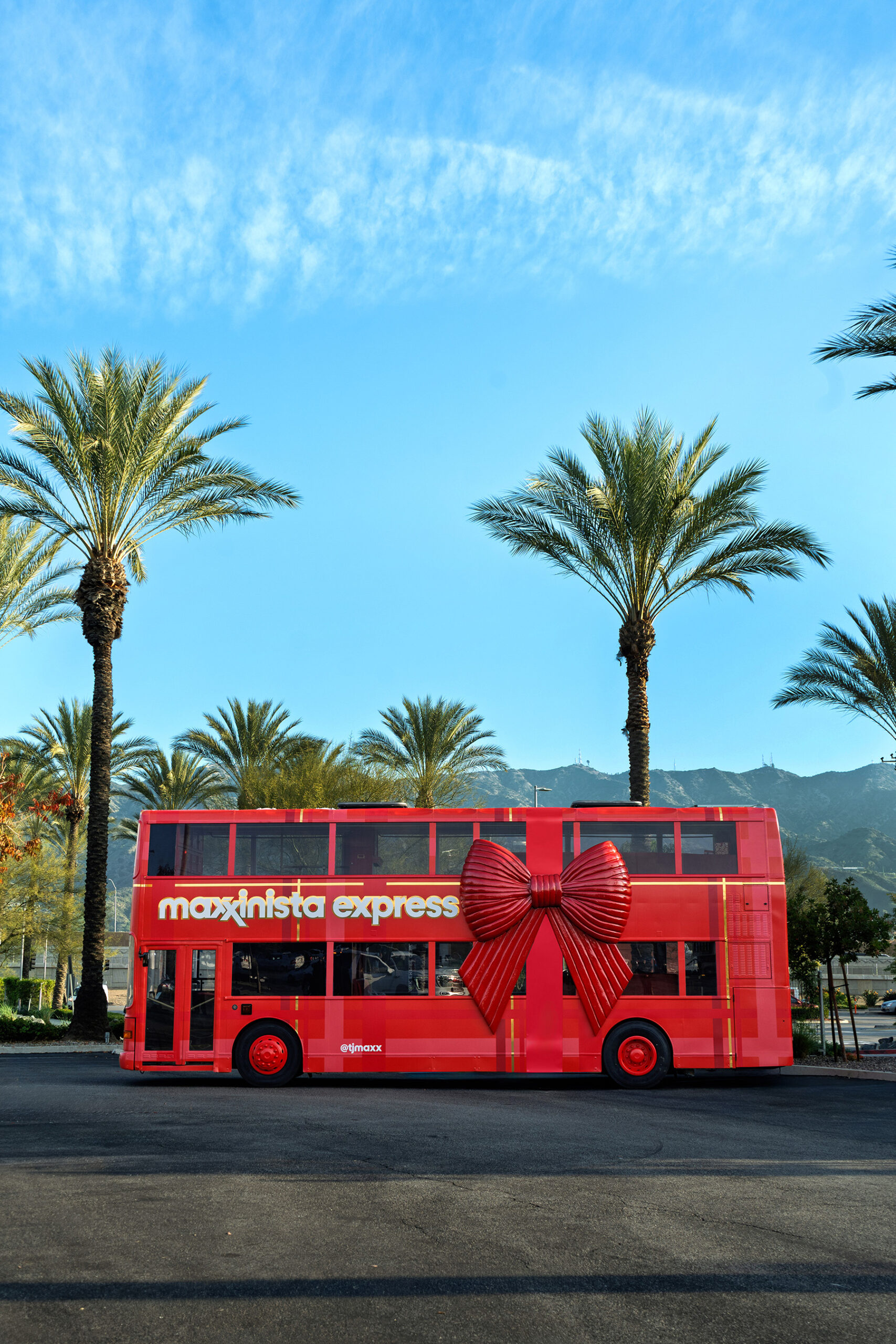 Miami Gets the Festive Maxxinista Express Tour — A Joyful Holiday ...