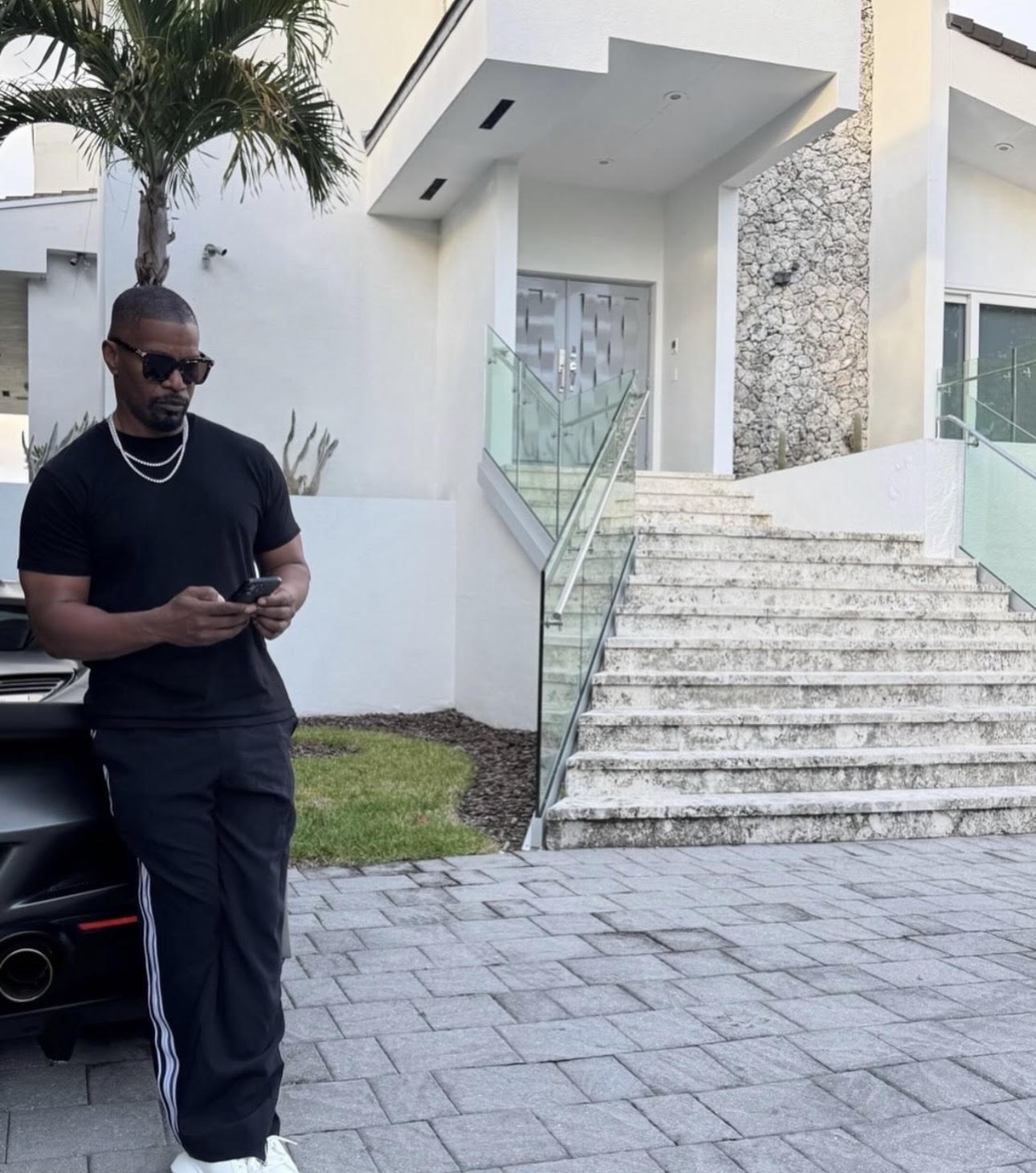 Jamie Foxx Unwinds in Miami During Art Week at Stunning Waterfront ...